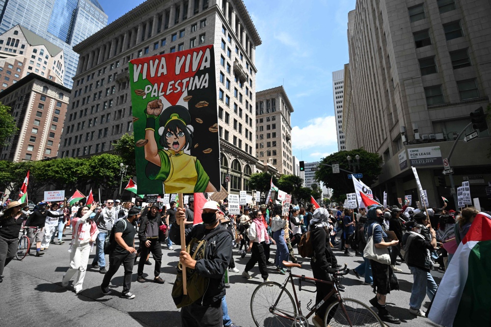 Pro Palestinian Protesters Block Golden Gate Bridge Roads Across Us
