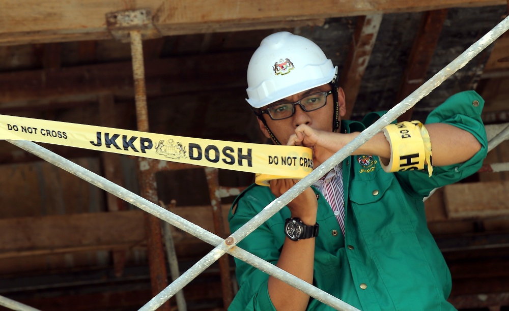 Penang DOSH issues stop-work order after ladle crane supervisor falls ... Penang DOSH issues stop-work order after ladle crane supervisor falls ...