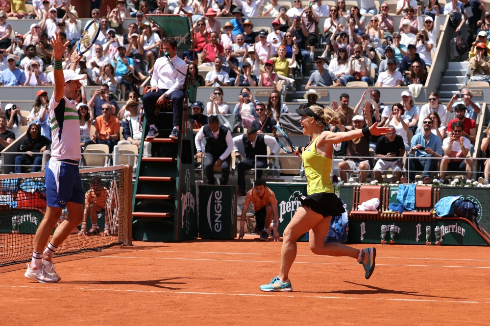 Siegemund and Roger-Vasselin win French Open mixed doubles title Siegemund and Roger-Vasselin win French Open mixed doubles title