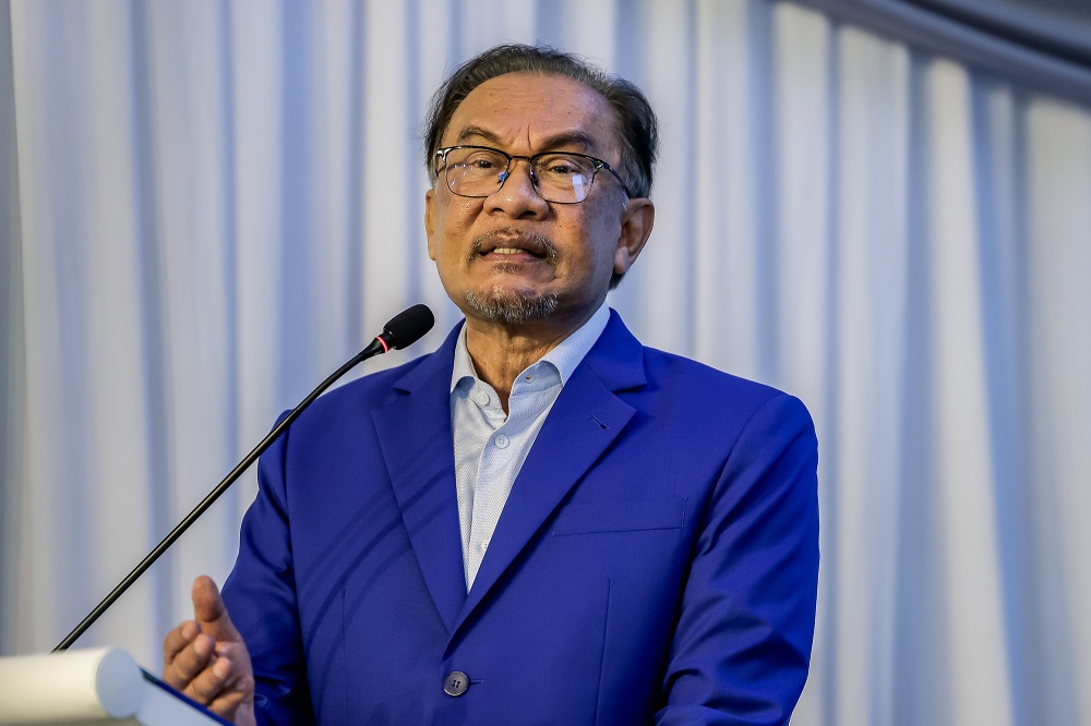 PM Anwar to attend Eastern Economic Forum, plans meeting with Putin