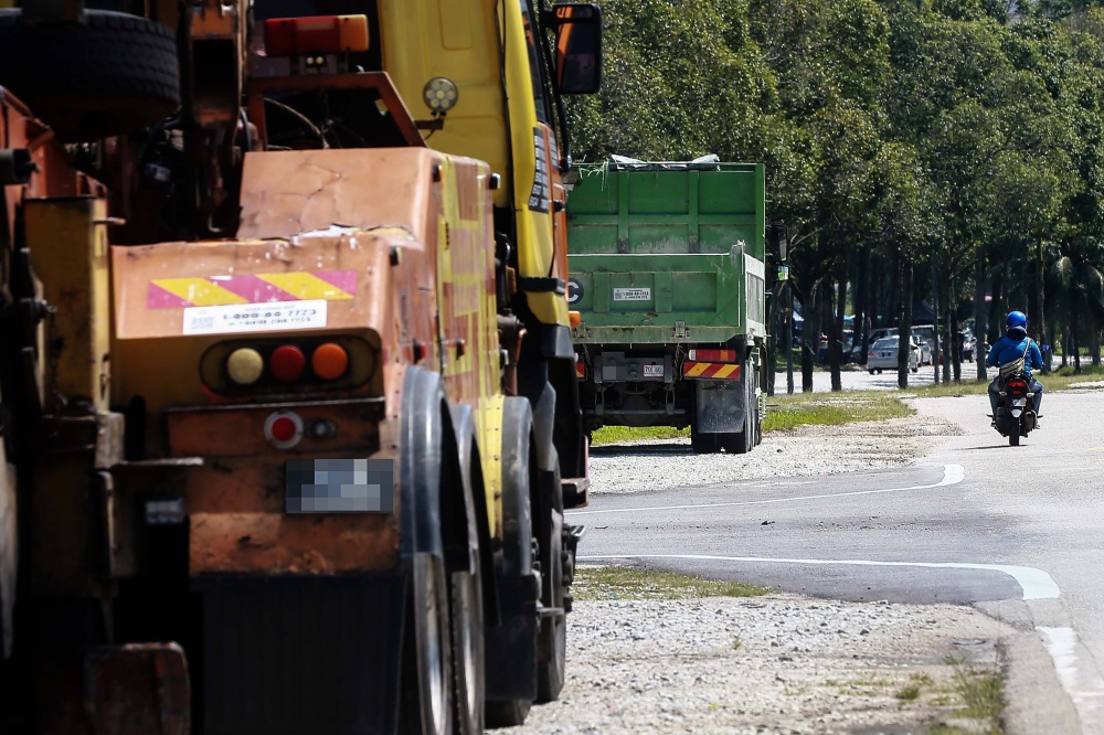 Why are lorries more dangerous on the road? A deep dive into the risks ... Why are lorries more dangerous on the road? A deep dive into the risks ...