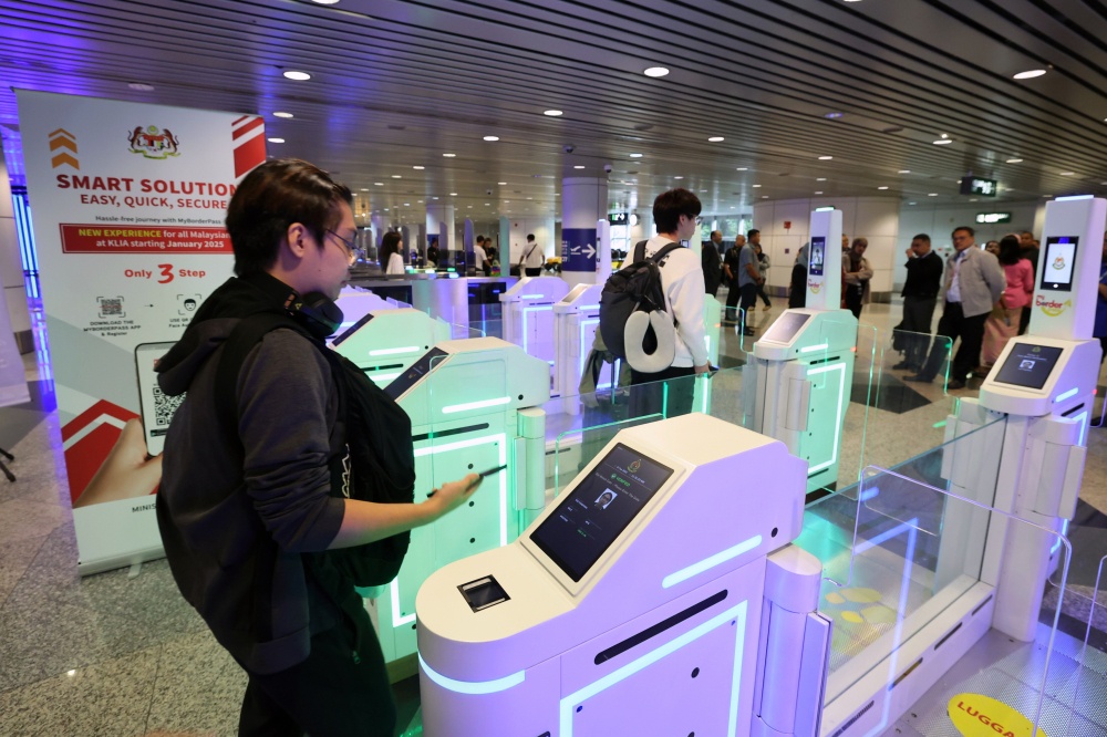 Travellers from Asean can use QR code clearance to depart from KLIA ...