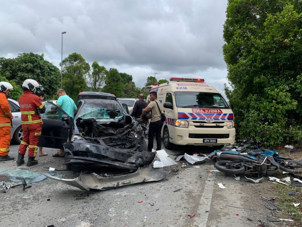 Cops nab unlicensed teen driver who lost control of car in Kuching ...