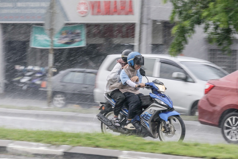 Danger-level continuous rain warning for eight areas in Sarawak