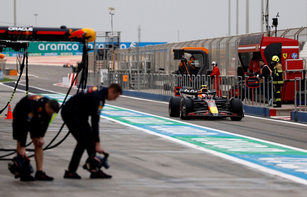 Red Bull boss Horner says will back F1 return of V10 engines with sustainable fuel