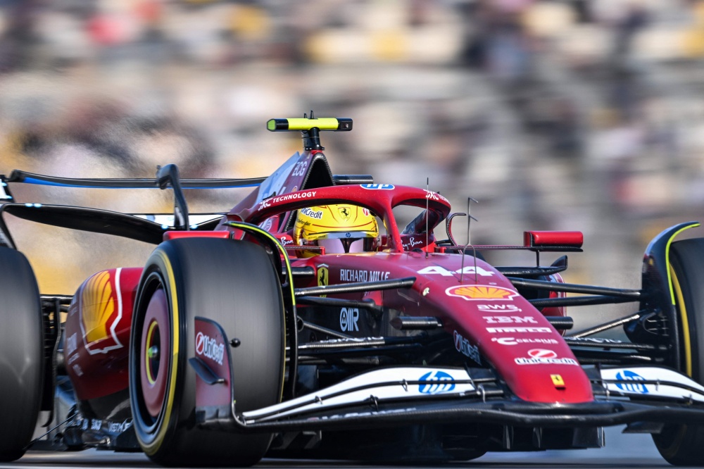Lewis Hamilton shatters Shanghai lap record, clinches stunning pole for ...
