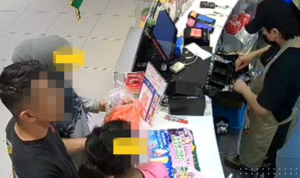 Cops probing verbal abuse complaint by drinks shop worker at Shah Alam mall