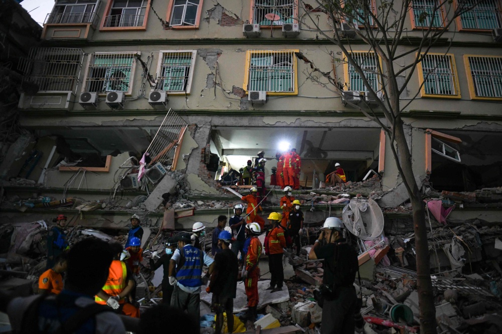 Earthquake aftermath: Myanmar toll at 1,700, Thai skyscraper collapse ...