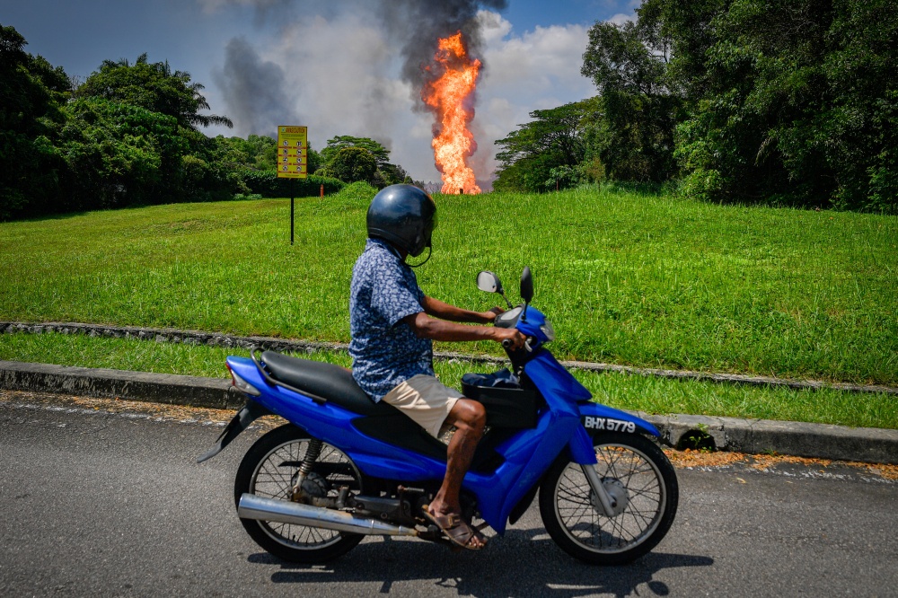 Puchong gas pipeline fire: Seafield to Saujana Putra routes on Elite ...
