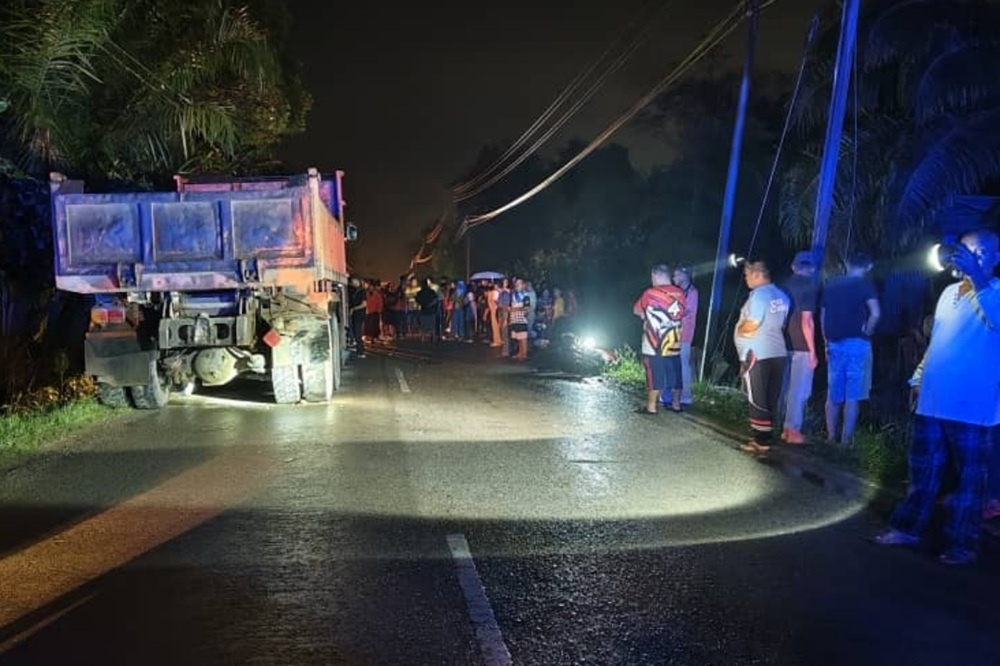 Teen motorcyclist dies after colliding with parked lorry in Bintulu ...