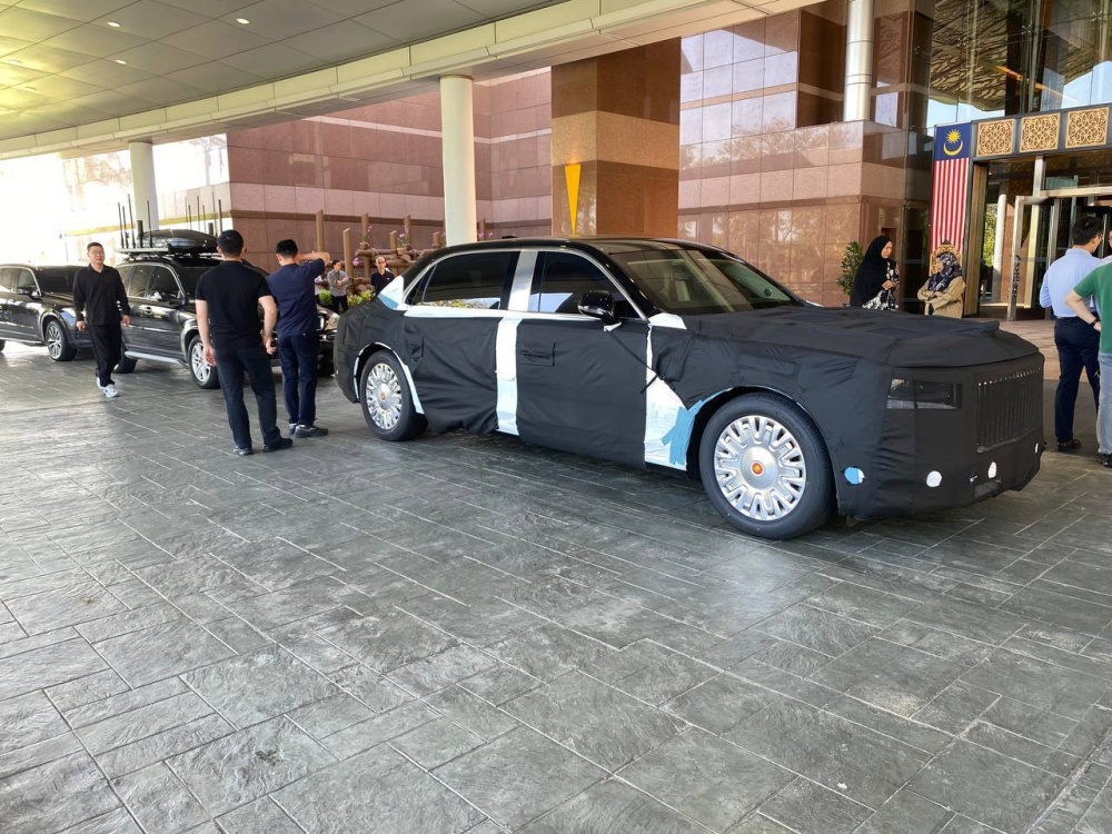 Xi Jinping’s elusive Hongqi N701 limo, rumoured to resist RPGs, makes ...