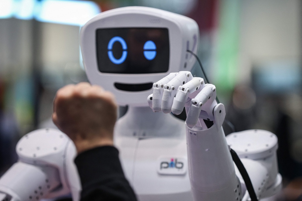 AI chatbot Therabot shows promise for treating anxiety and depression ...