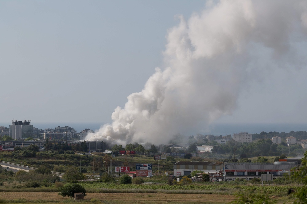 Industrial fire in Spain releases toxic chlorine cloud, forcing 160,000 ...