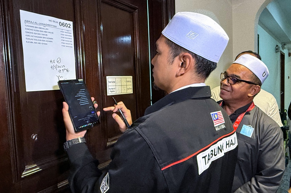 Tabung Haji rolls out digital tablets for pilgrim health checks in ...
