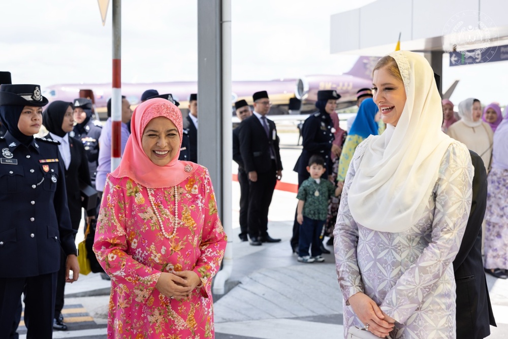 Raja Zarith Sofiah makes first Kelantan visit as Queen, to officiate ...