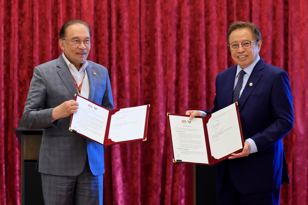 Anwar, Sarawak premier signs joint declaration on Petronas-Petros cooperation