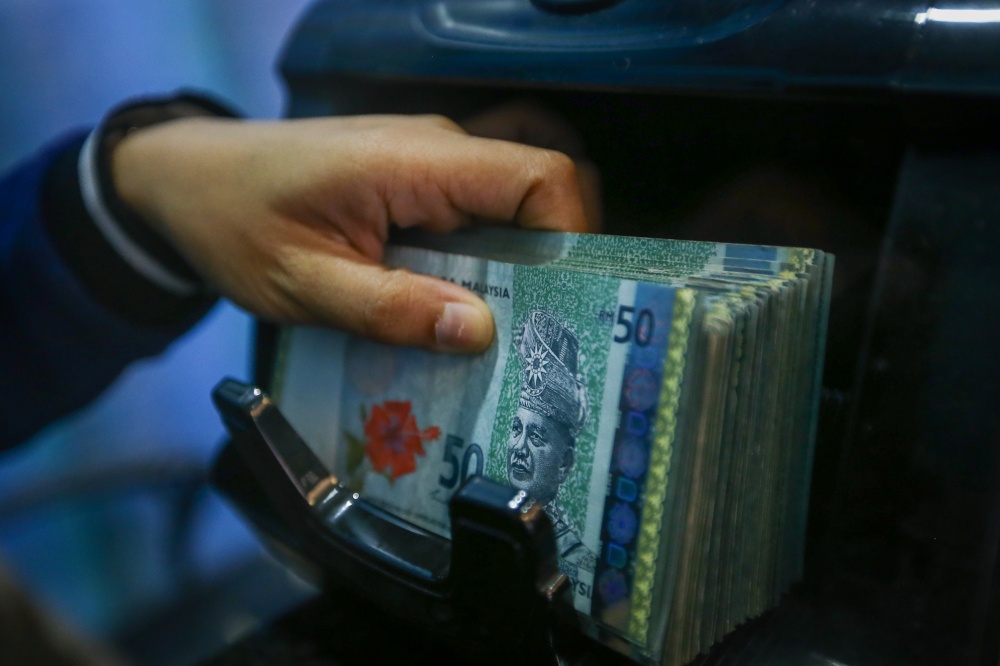 Ringgit ends lower on stronger US dollar after ratings cut sparks investor caution
