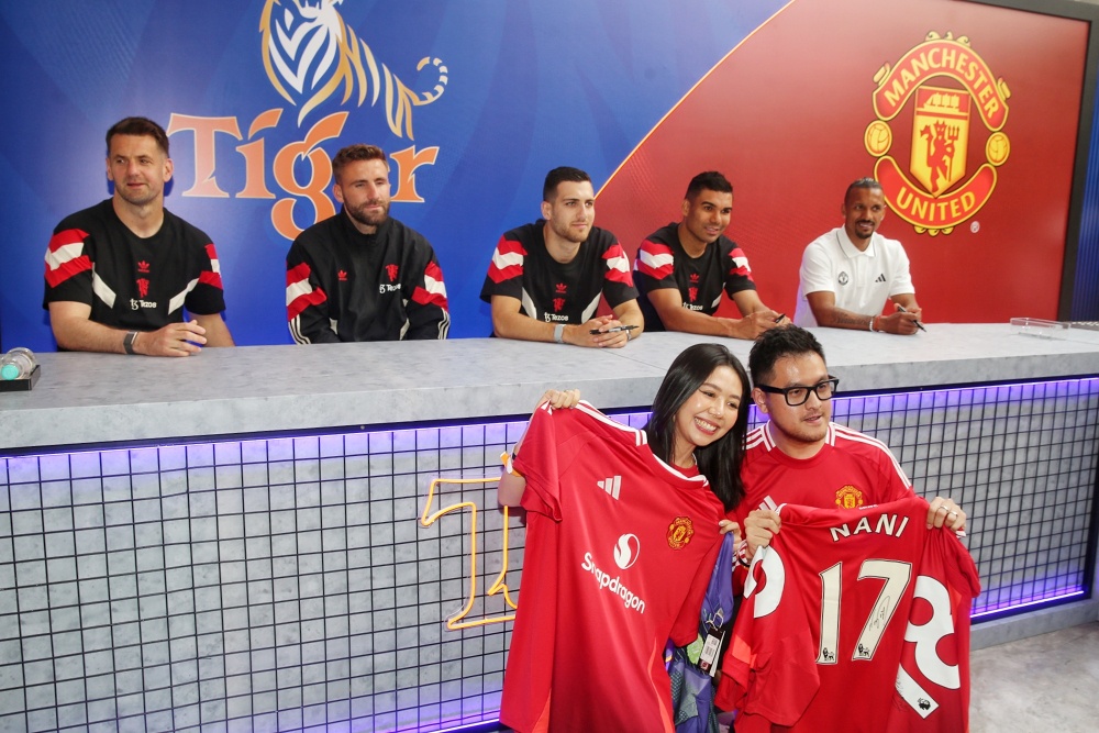 Red Devils light up KL: Man United stars electrify fans at Trafford Den ...