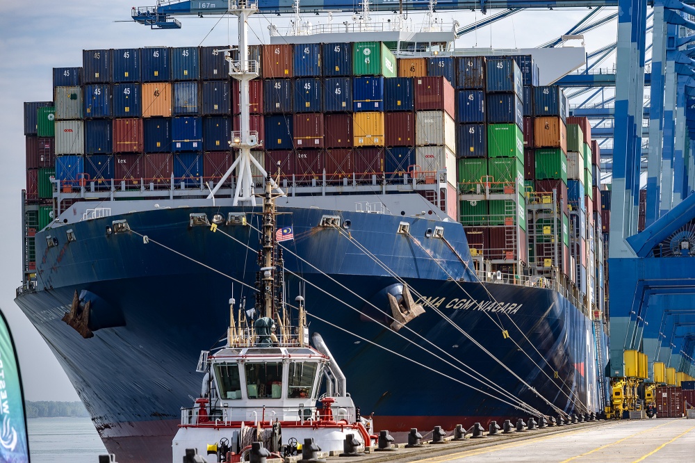 Port Klang crunch: Transport minister rolls out off-peak incentives to ...