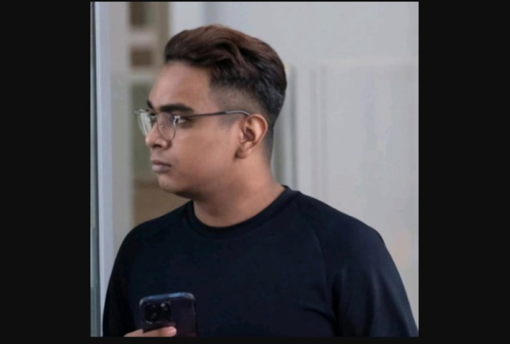 Jail Caning For Singapore Man Who Extorted Girl 16 After She