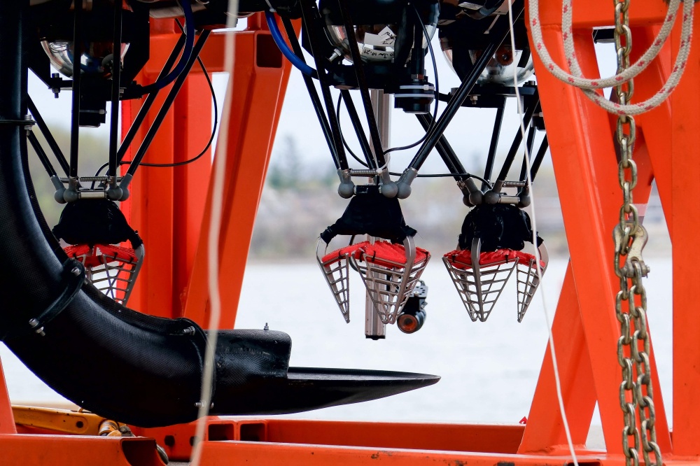 Robot with a gentle touch: Canadian lake tests pave way for eco ...