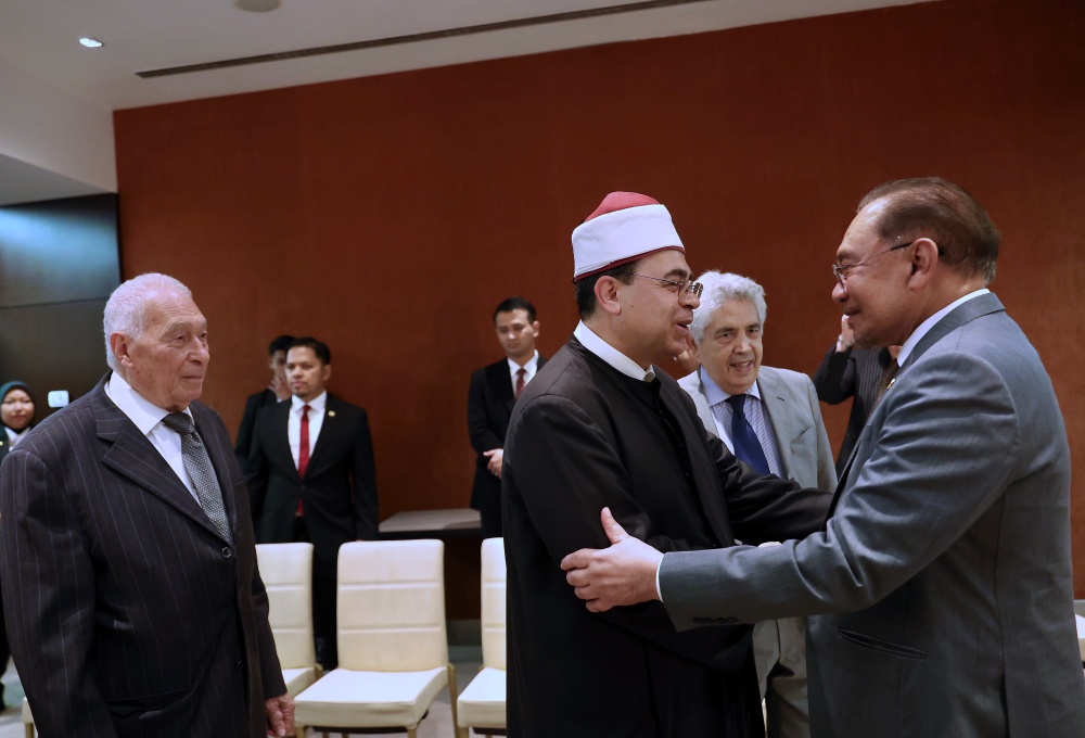Anwar meets Italian Muslim leaders in Rome, calls for unity and ...