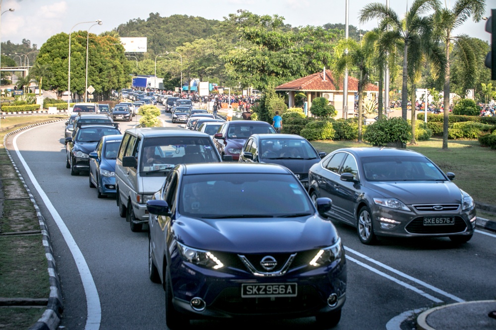 Traffic diversion on Tuas Second Link for Singapore-Malaysia emergency ...