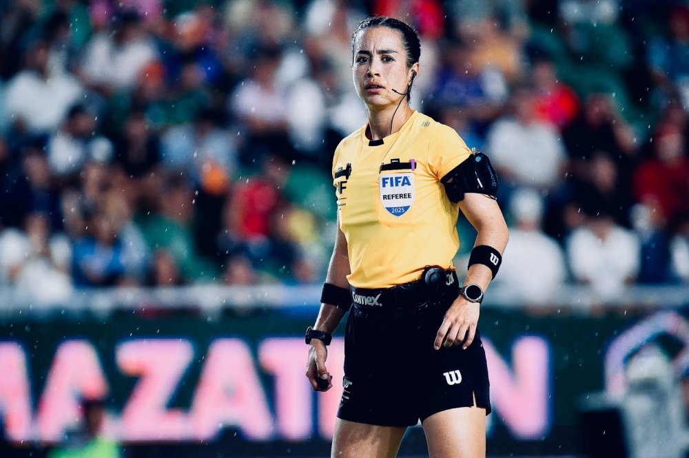 Mexico president backs woman referee facing death threats over Leagues Cup match