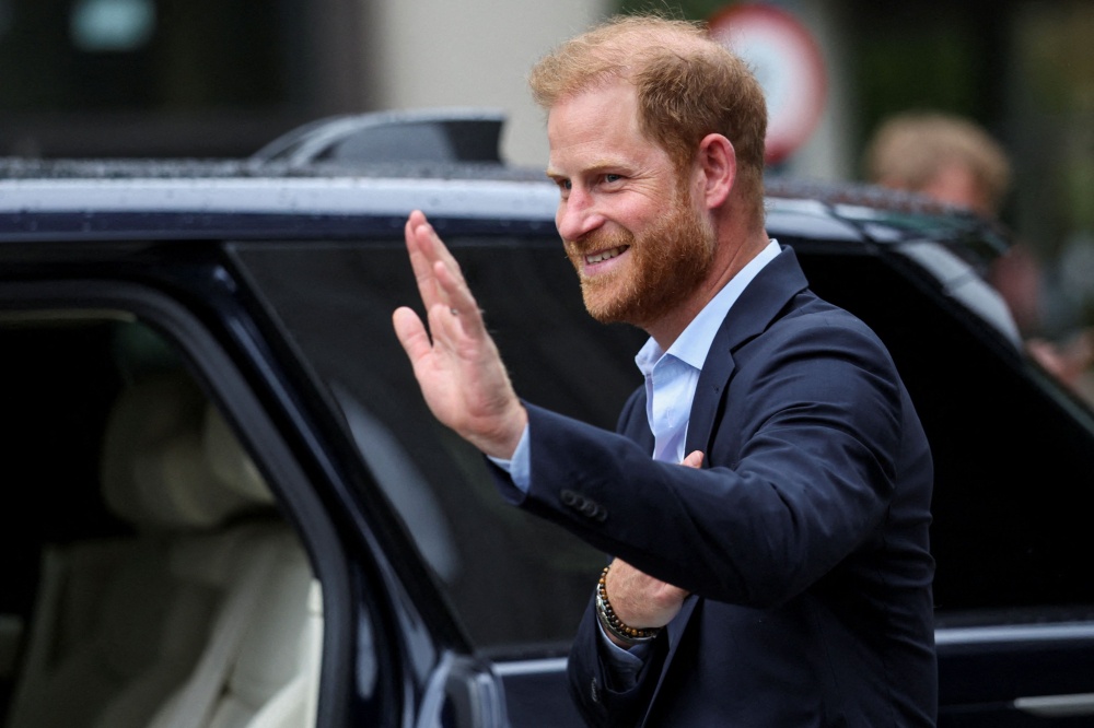 Royal ice thaws: Prince Harry has tea with King Charles in London after ...