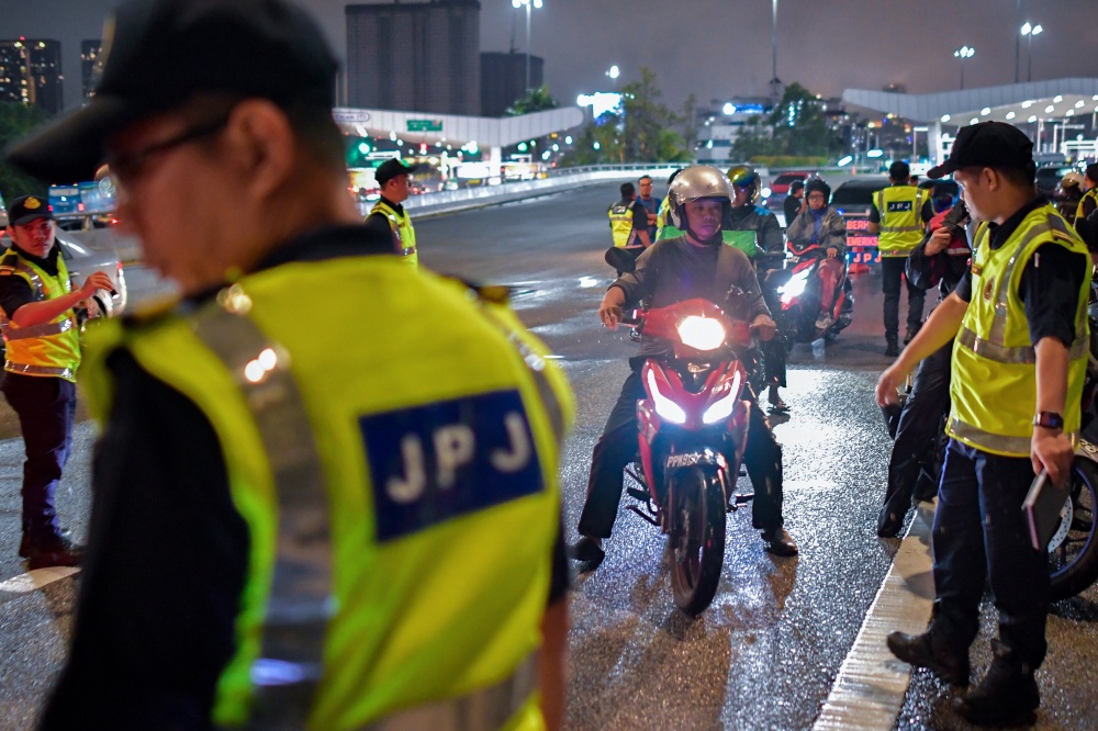 JPJ busts Terengganu firm using underage drivers to transport coconuts