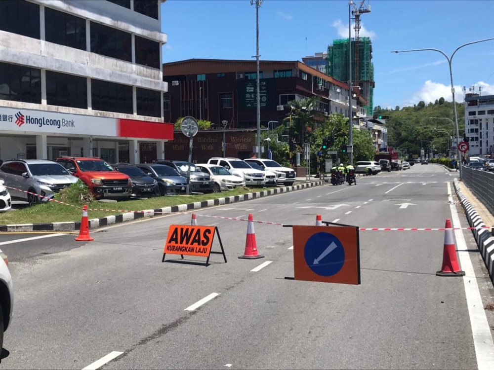 Sinkhole forces closure of Jalan Merbau in Miri city centre