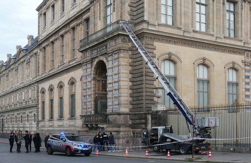 ‘France has been stolen’: French crown jewels snatched in Hollywood ...