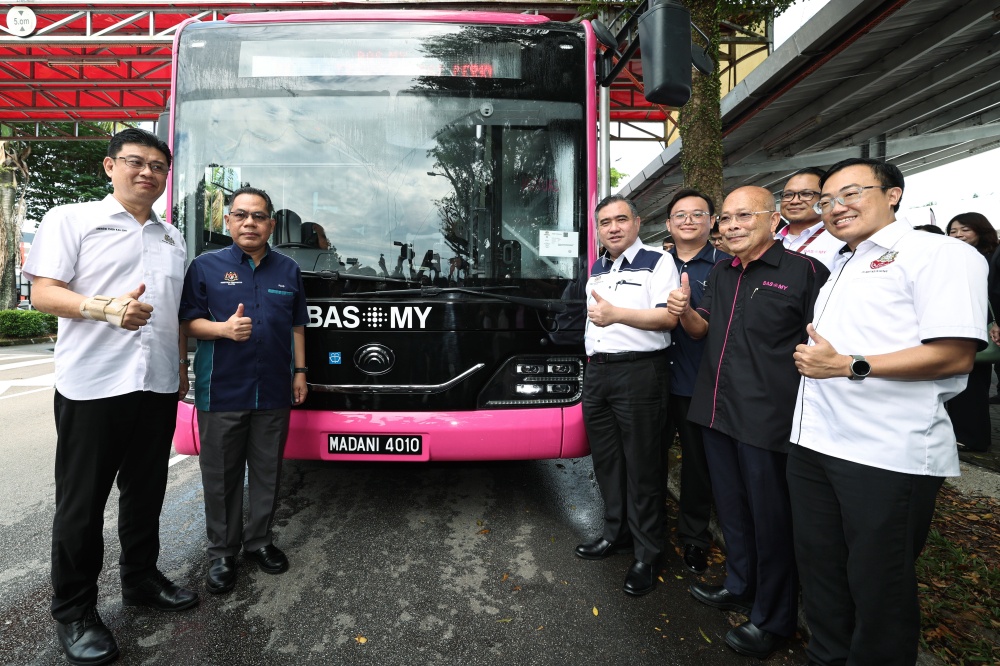 Anthony Loke announces price cut for BAS.MY travel pass, now RM30