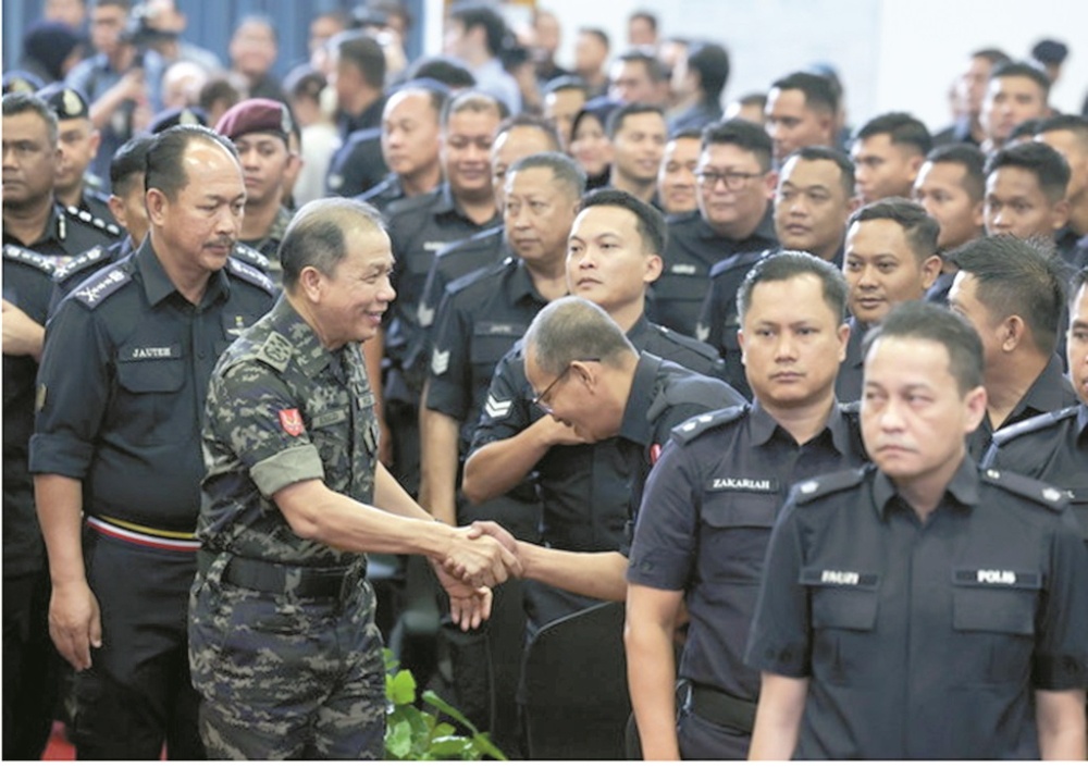 Sabah polls: Police flag 15 hotspots, deploy 9,300 officers for ...
