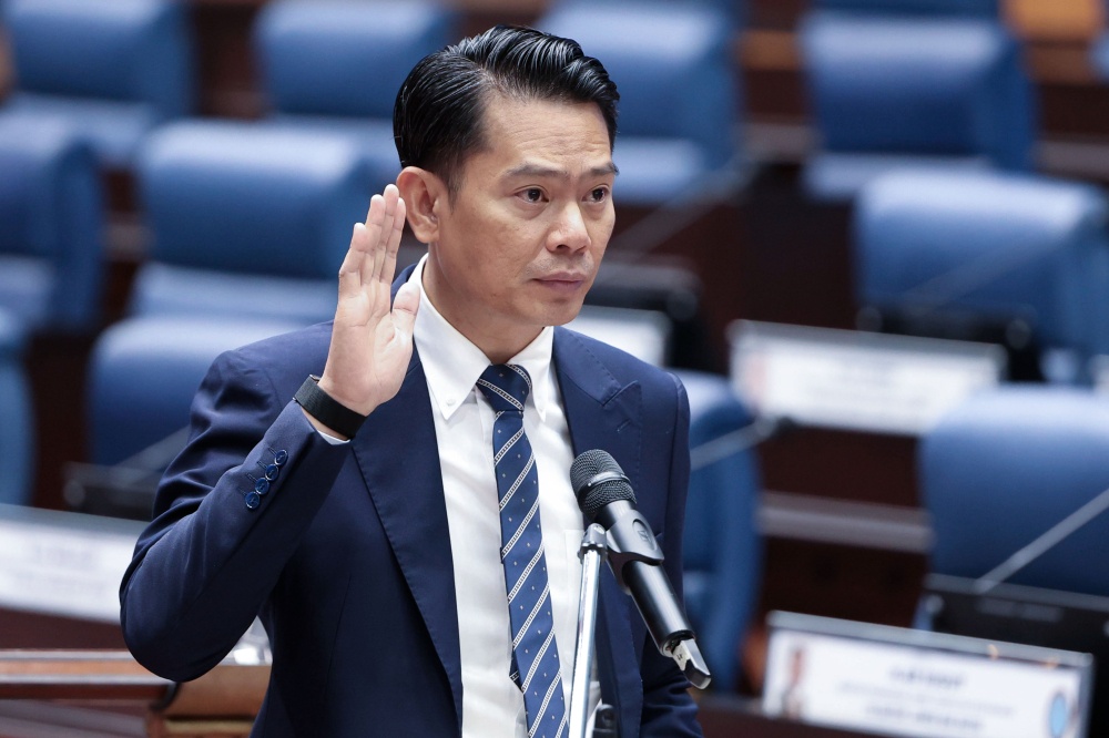 New Lamag assemblyman Mohd Ismail officially sworn in at Sabah assembly
