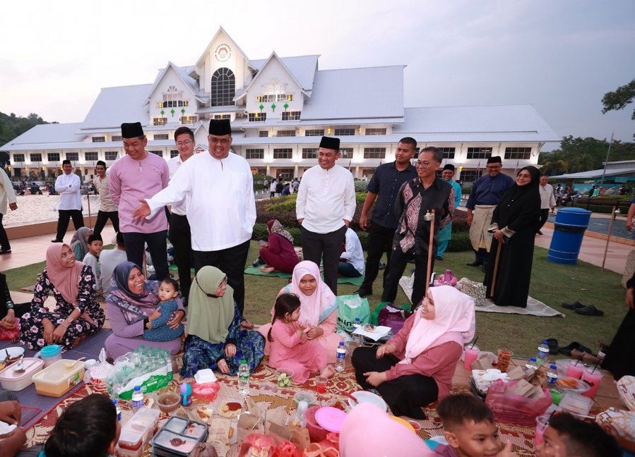 甲首长建议明年起 MBMB广场充作开斋活动地点