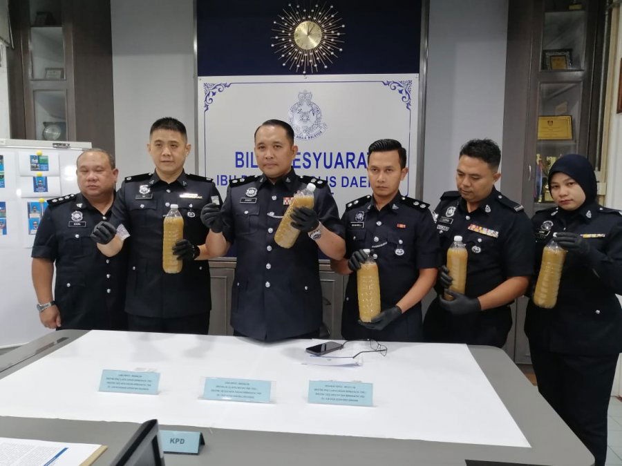 昔警捕24毒贩和吸毒者 充公毒品摩哆现金