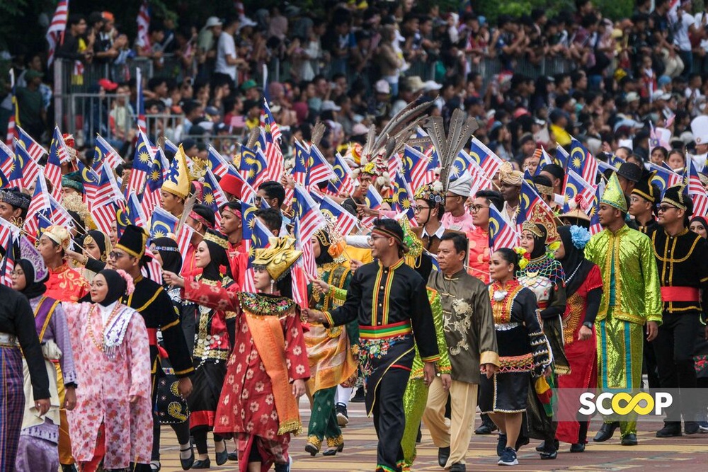 Lebih 100,000 hadir saksikan perarakan Hari Merdeka: Fahmi