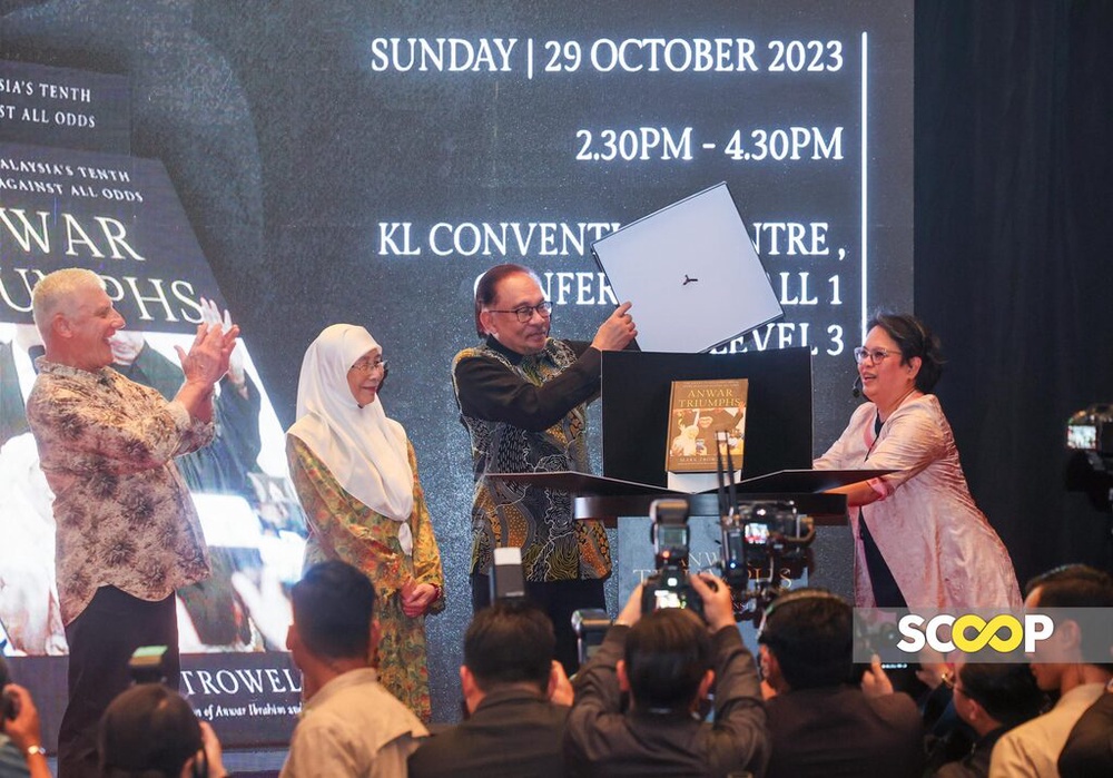 PM launches Anwar Triumphs, a recollection of his political journey