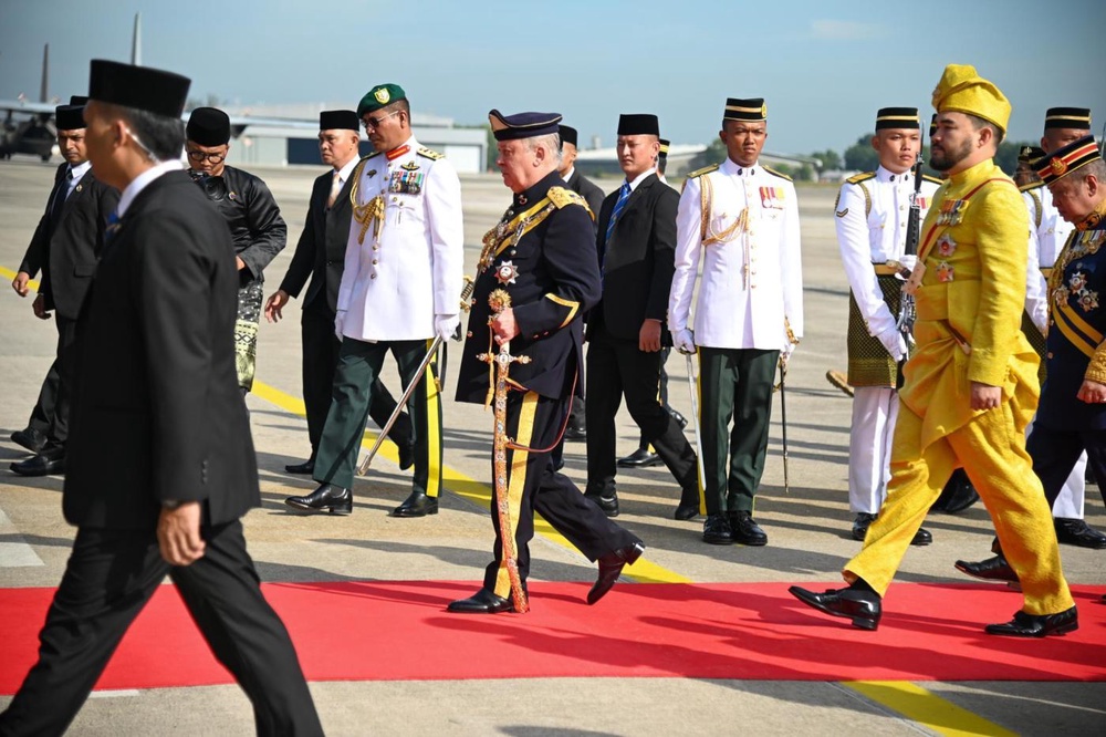 Sultan Ibrahim arrives in KL to take oath as 17th Yang di-Pertuan Agong Sultan Ibrahim arrives in KL to take oath as 17th Yang di-Pertuan Agong
