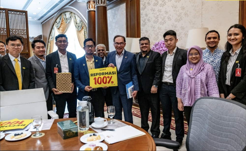 Bersih hands over memorandum to PM, holds hour long discussion