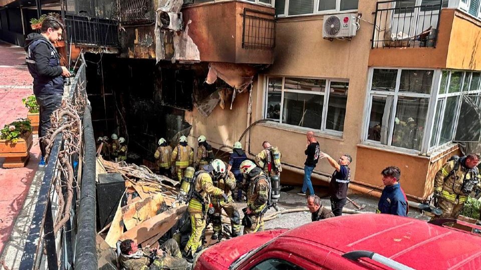Sekurang-kurangnya 25 maut dalam kebakaran di kelab malam Istanbul Sekurang-kurangnya 25 maut dalam kebakaran di kelab malam Istanbul