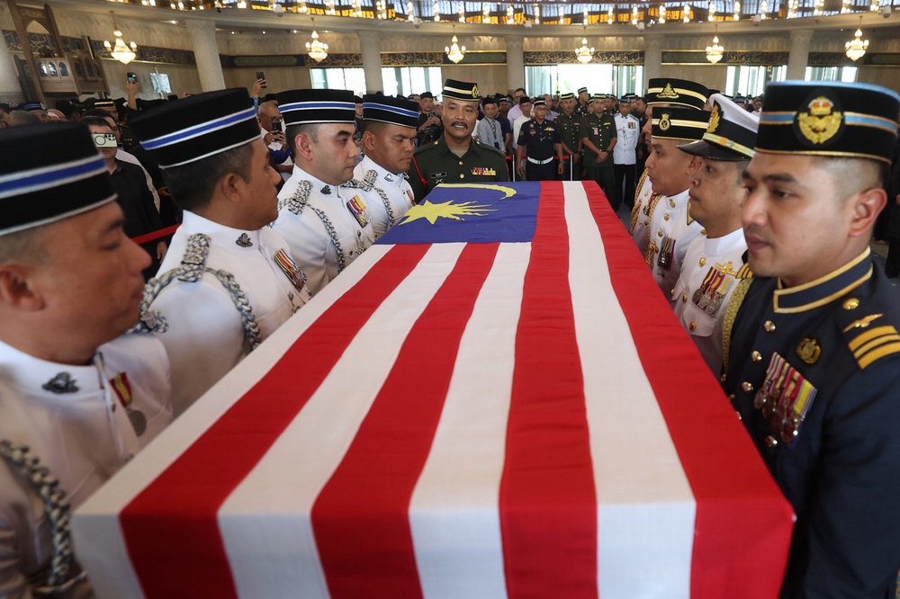 Nation mourns Pak Lah: Hari Raya events cancelled, focus given to the ...