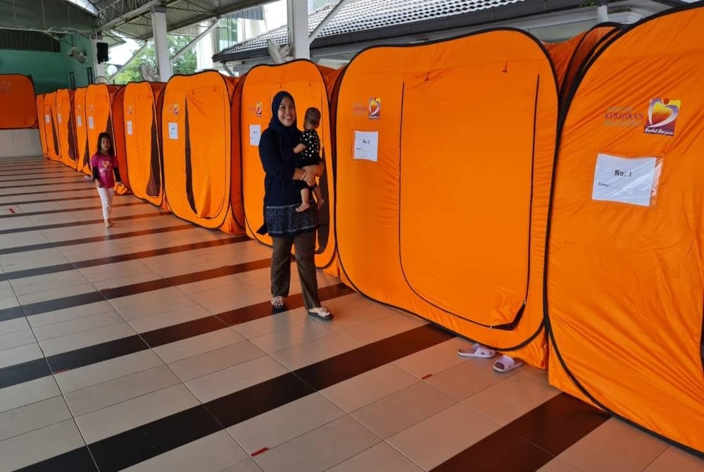 [VIDEO] Mangsa banjir di Meru, Johan Setia Klang mula pulang