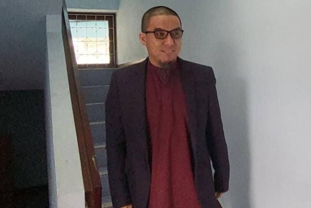 Saksi tidak tahu pengadu hantar gambar lucah kepada Ebit Lew Saksi tidak tahu pengadu hantar gambar lucah kepada Ebit Lew