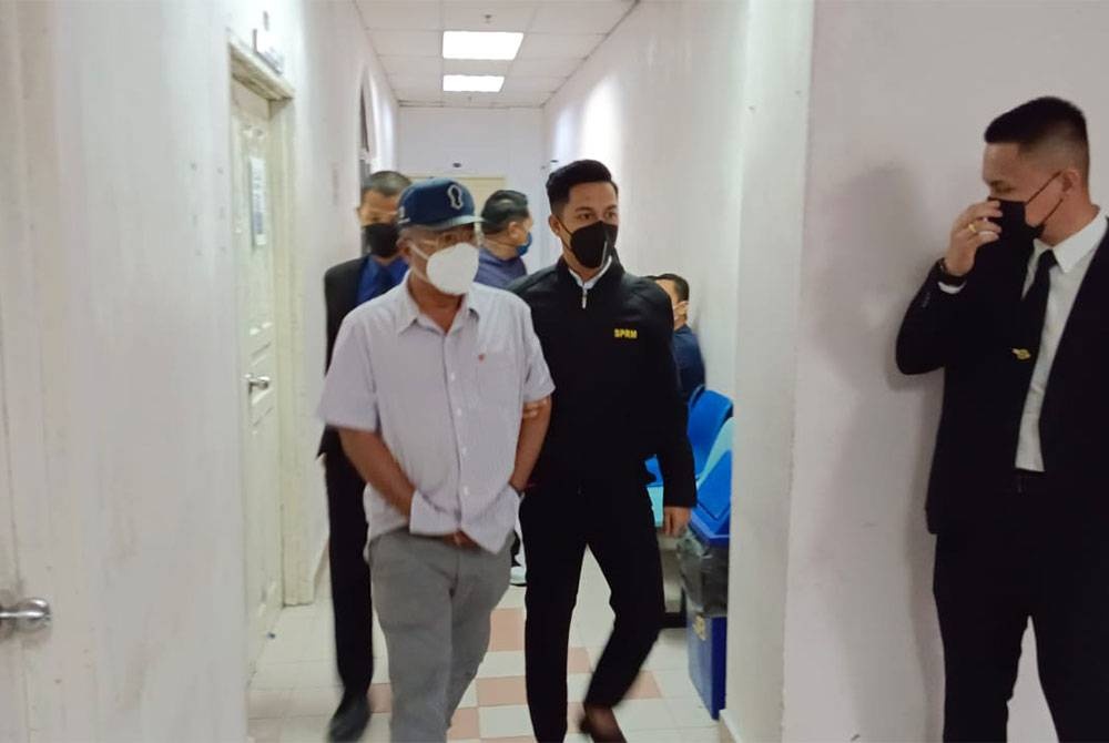 Bekas pengurus Felcra didakwa 33 tuduhan rasuah