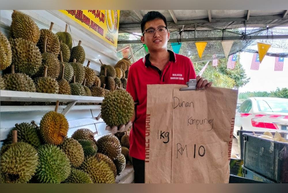 Peniaga tawar harga durian lebih murah elak lambakan