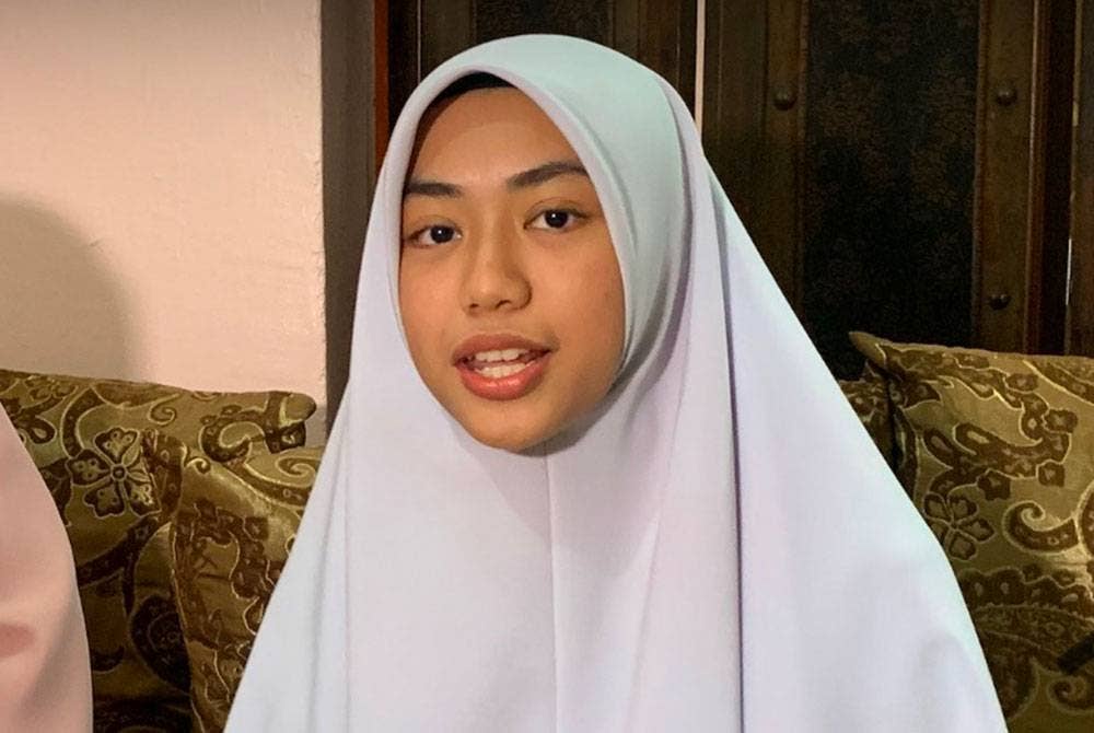 Pelajar naik kereta api dari Jeli ke asrama sekolah raih 11A SPM