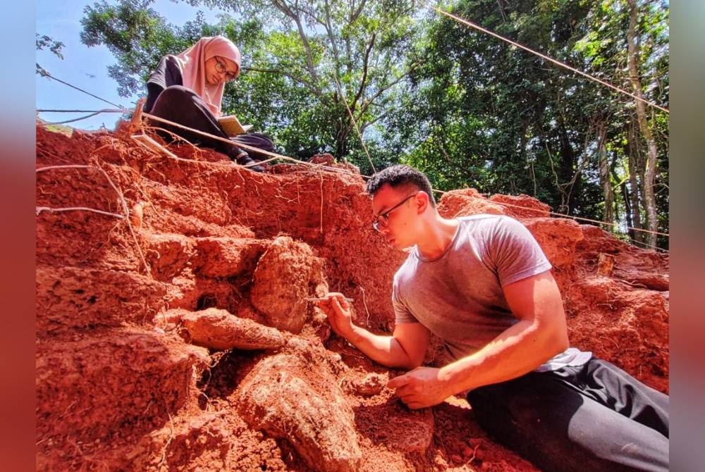 Dua arca Buddha ditemui di Bukit Choras
