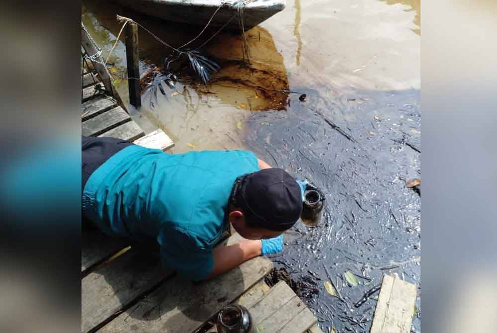 Tumpahan minyak punca pencemaran Sungai Tiram